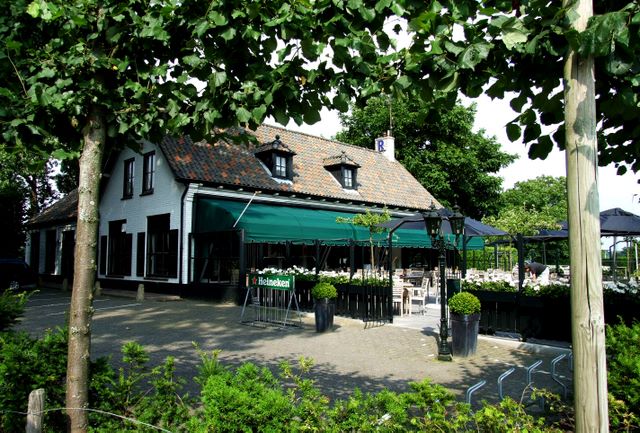 Stad Parijs in Hulten - Eet.nu